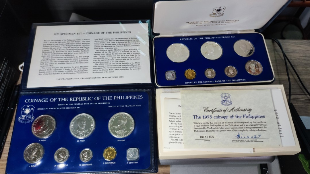 COLLECTIBLE COIN - PRESIDENT MARCOS - PAIR OF 1975 FRANKLIN MINT COIN ...