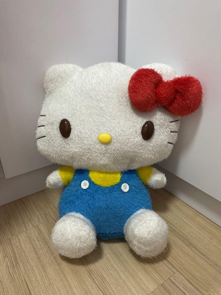 Giant hello kitty plushie, Hobbies & Toys, Toys & Games on Carousell