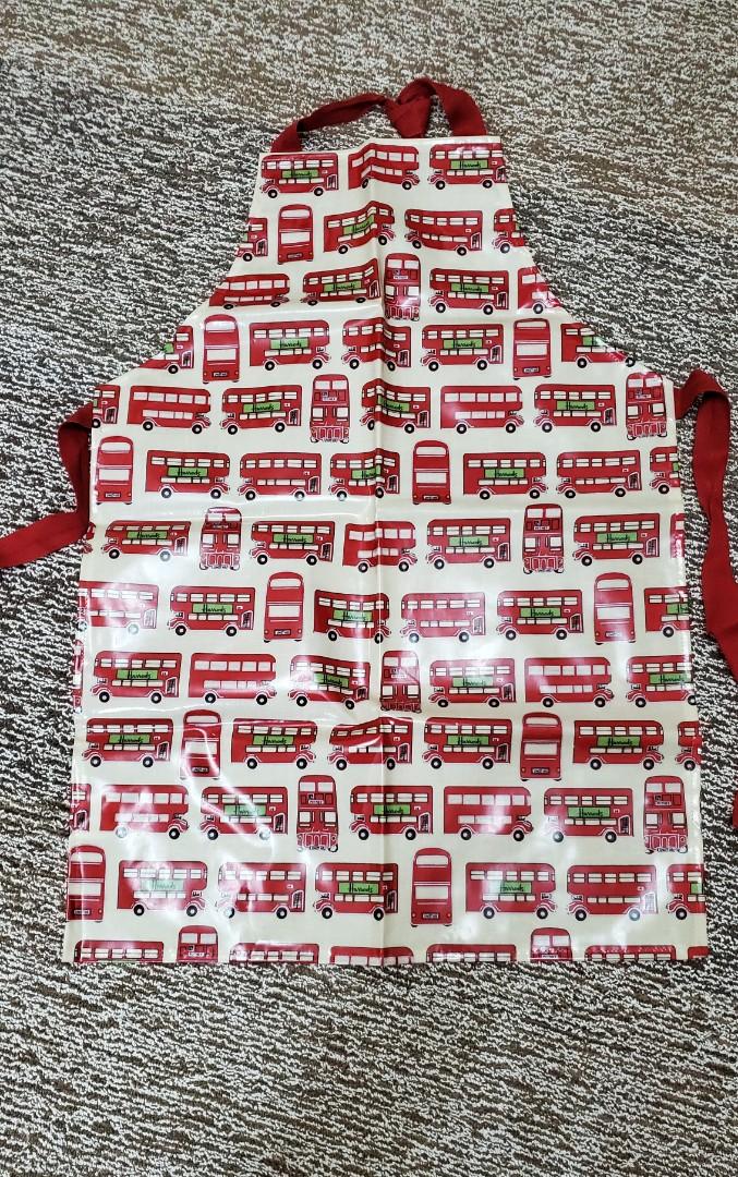 Harrods PVC apron, 傢俬＆家居, 廚具和餐具, 餐桌布和紡織布品 - Carousell