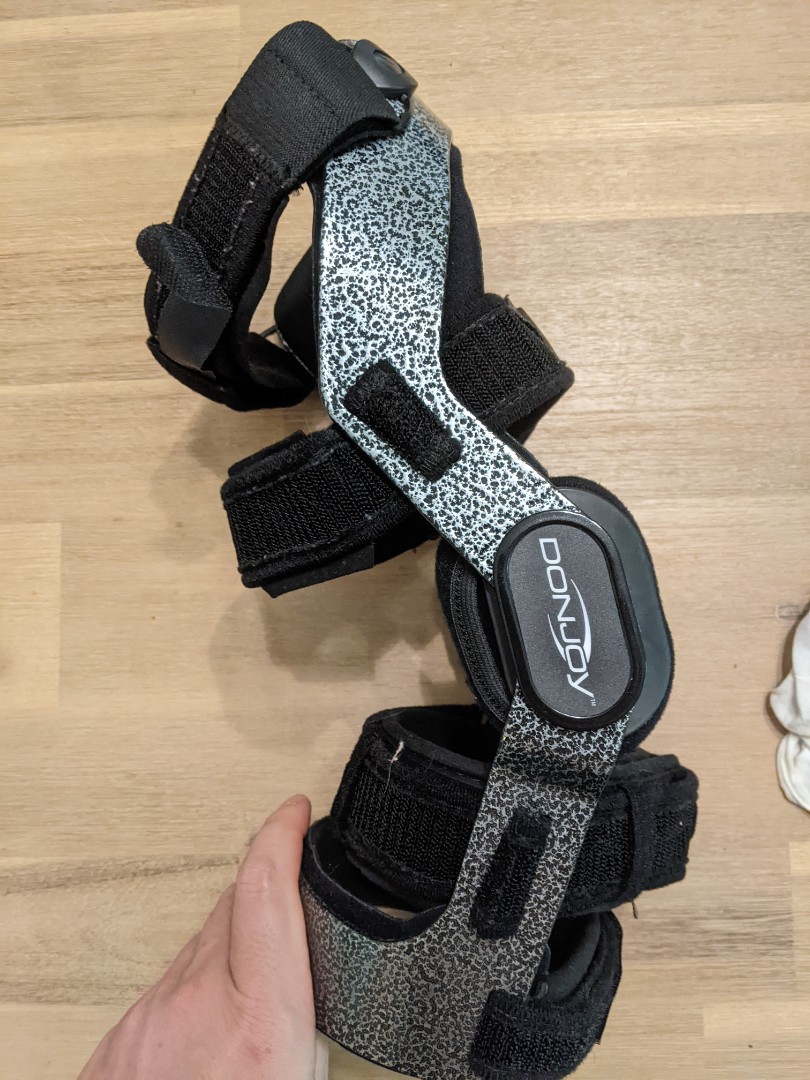 Knee brace (Donjoy), Health & Nutrition, Braces, Support & Protection ...