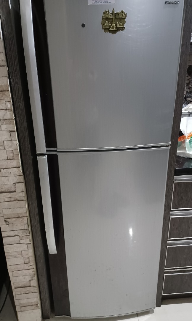 Kulkas merek sharp 2 pintu, Elektronik, Lainnya di Carousell
