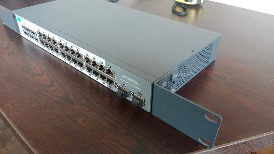 SERVER HP 1410-24G /J9561A (2pcs available), Computers & Tech, Parts ...