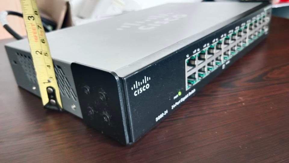 SERVER Cisco SG92-24 / compact 24-port gigabit switch, Computers & Tech ...