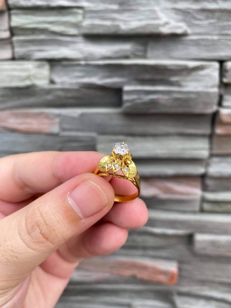 (Subasta) 18K Yellow Gold With Natural Solo Diamond Engagement Ring ...