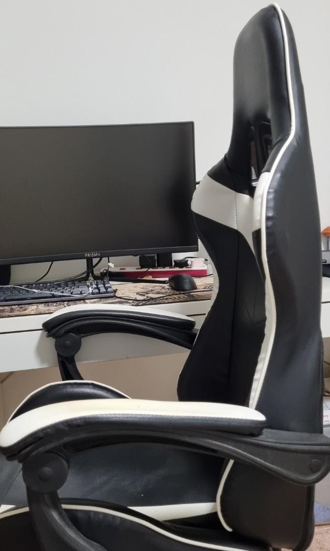 Used Gaming Chair, Furniture & Home Living, Furniture, Chairs on Carousell