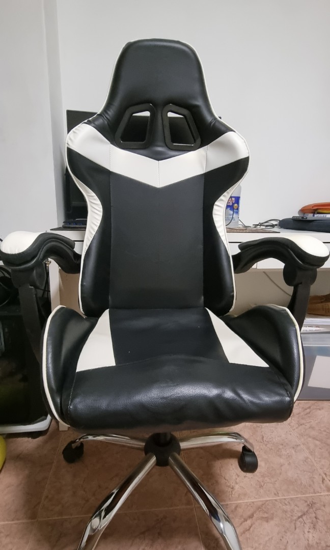 Used Gaming Chair, Furniture & Home Living, Furniture, Chairs on Carousell