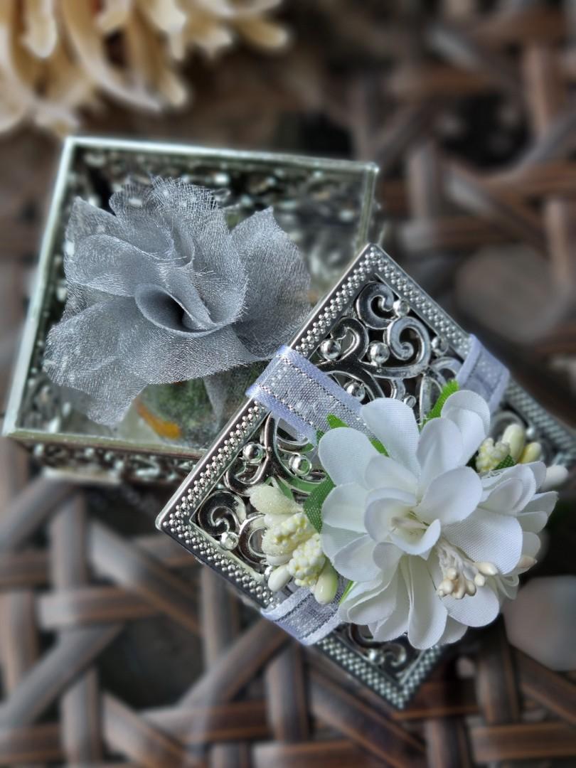 Bunga Rampai holder/ bunga rampai, Hobbies & Toys, Stationery & Craft ...