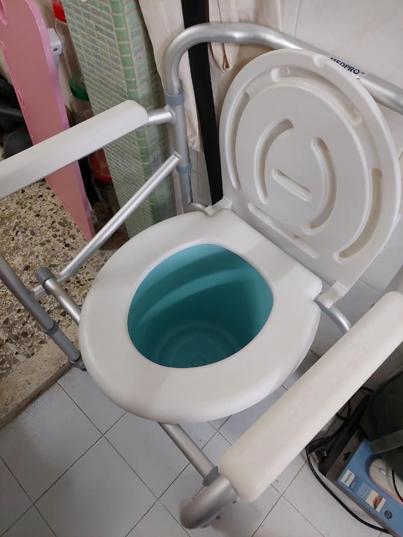 Commote chair, Health & Nutrition, Medical Supplies & Tools on Carousell