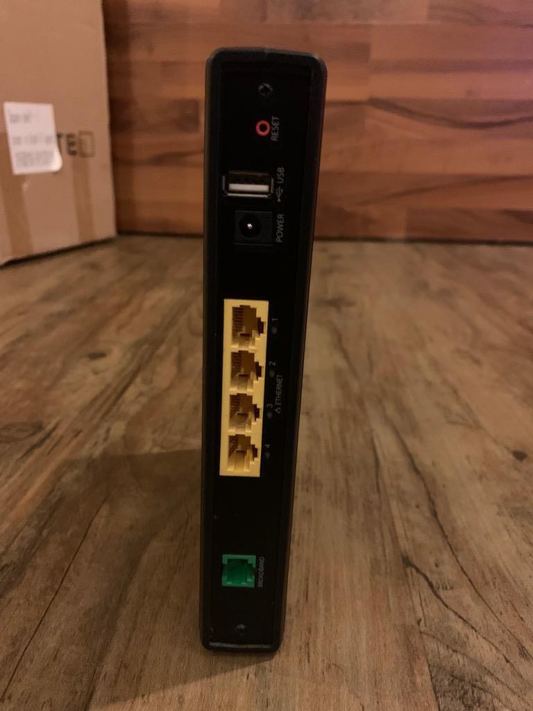 Dual band SingTel wireless Router and Modem, Computers & Tech, Parts ...