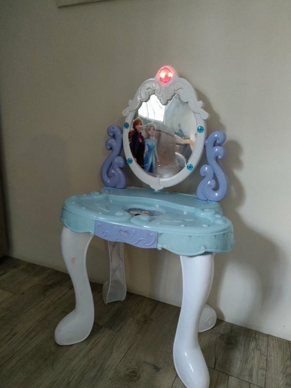 Frozen Elsa Vanity Table, Babies & Kids, Baby Nursery & Kids Furniture ...