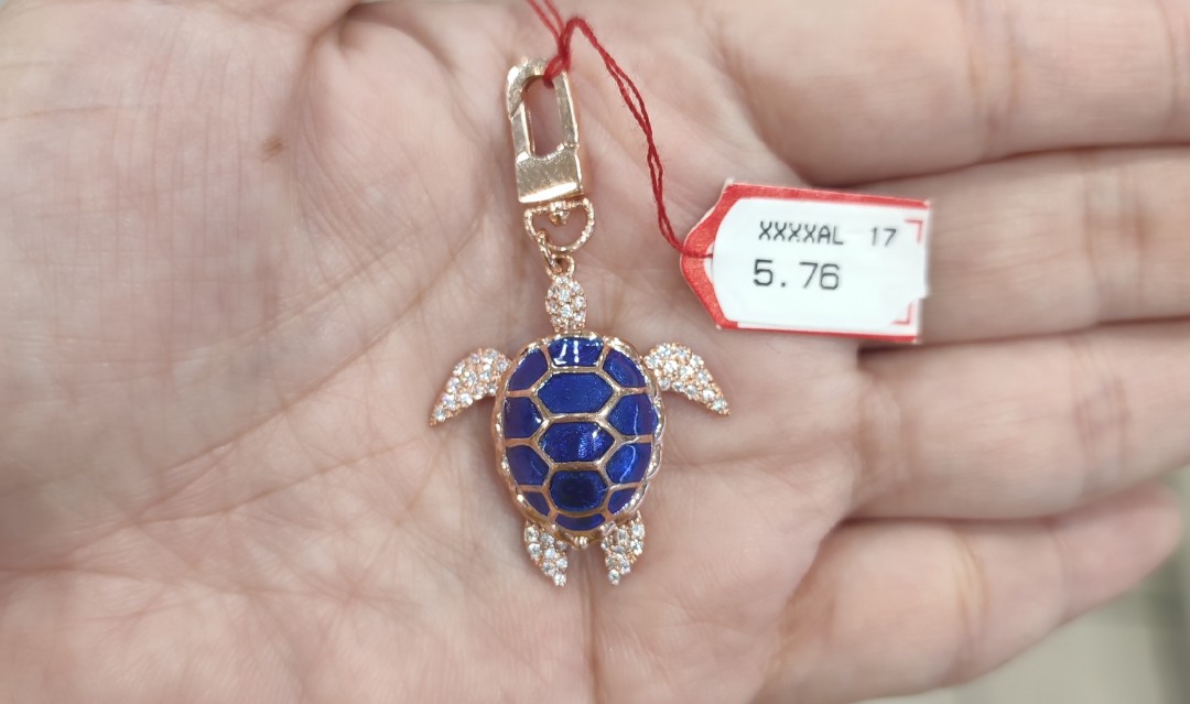Liontin emas 75 kura kura biru, Barang Mewah, Aksesoris di Carousell