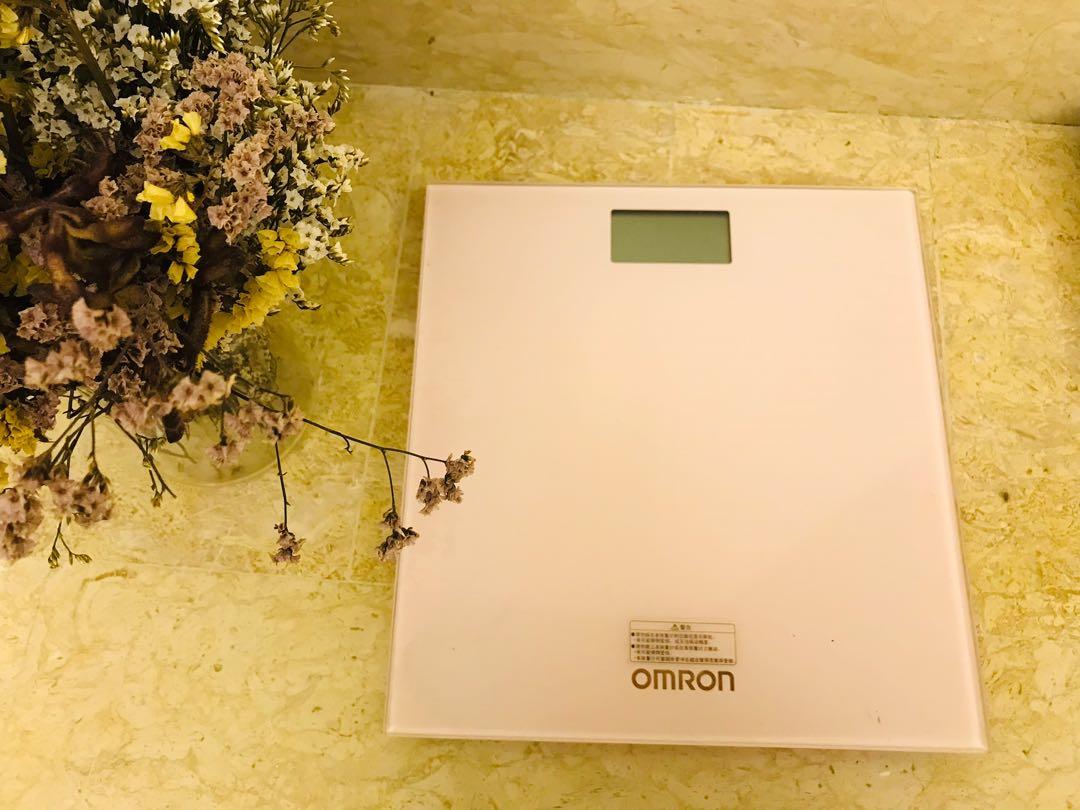 Omron Pink weighing scale, Health & Nutrition, Health Monitors ...