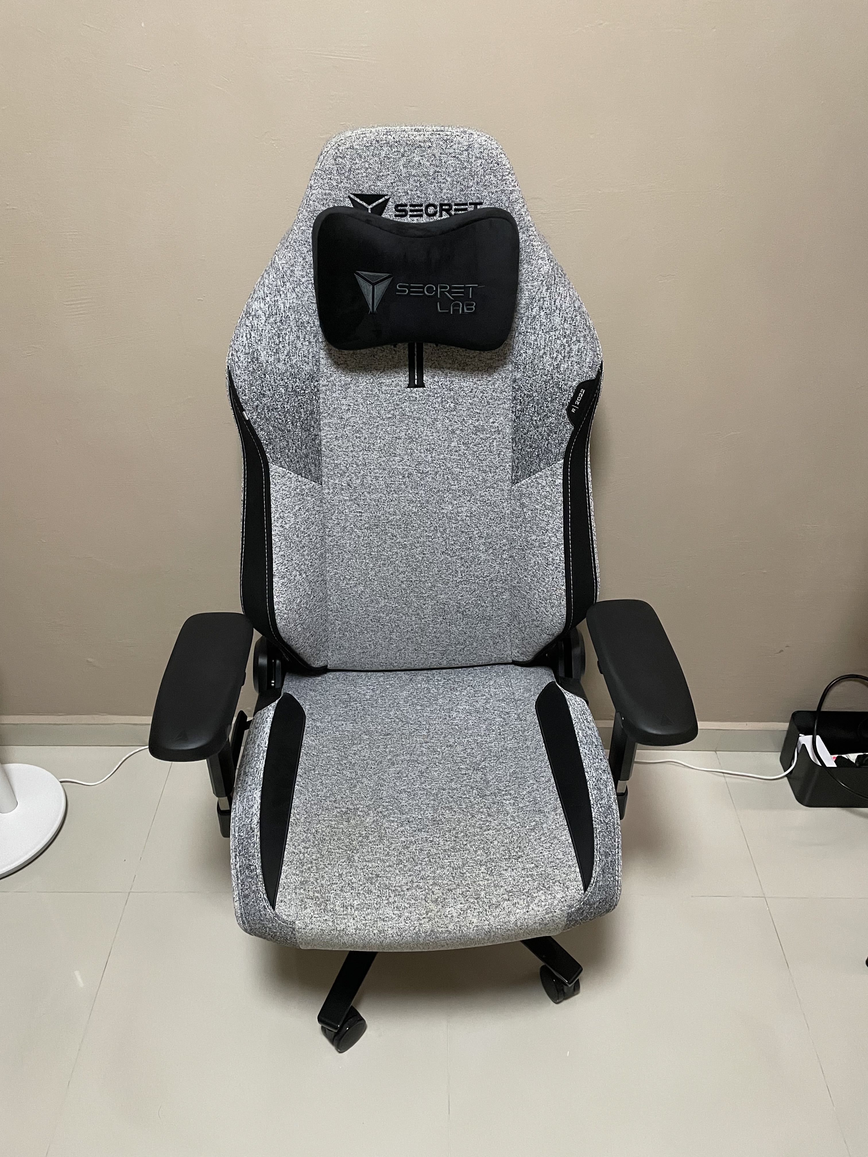 Secretlab 2022 EVO Cookies and cream Regular , Furniture & Home Living ...