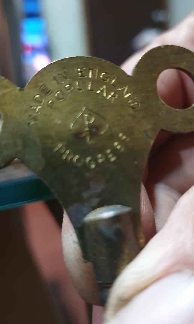 Vintage pendulum key, Hobbies & Toys, Memorabilia & Collectibles ...
