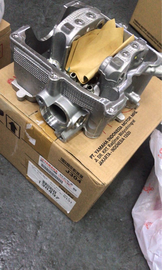 Yamaha xmax 300 cylinder head b74, Motorcycles, Motorcycle Accessories ...