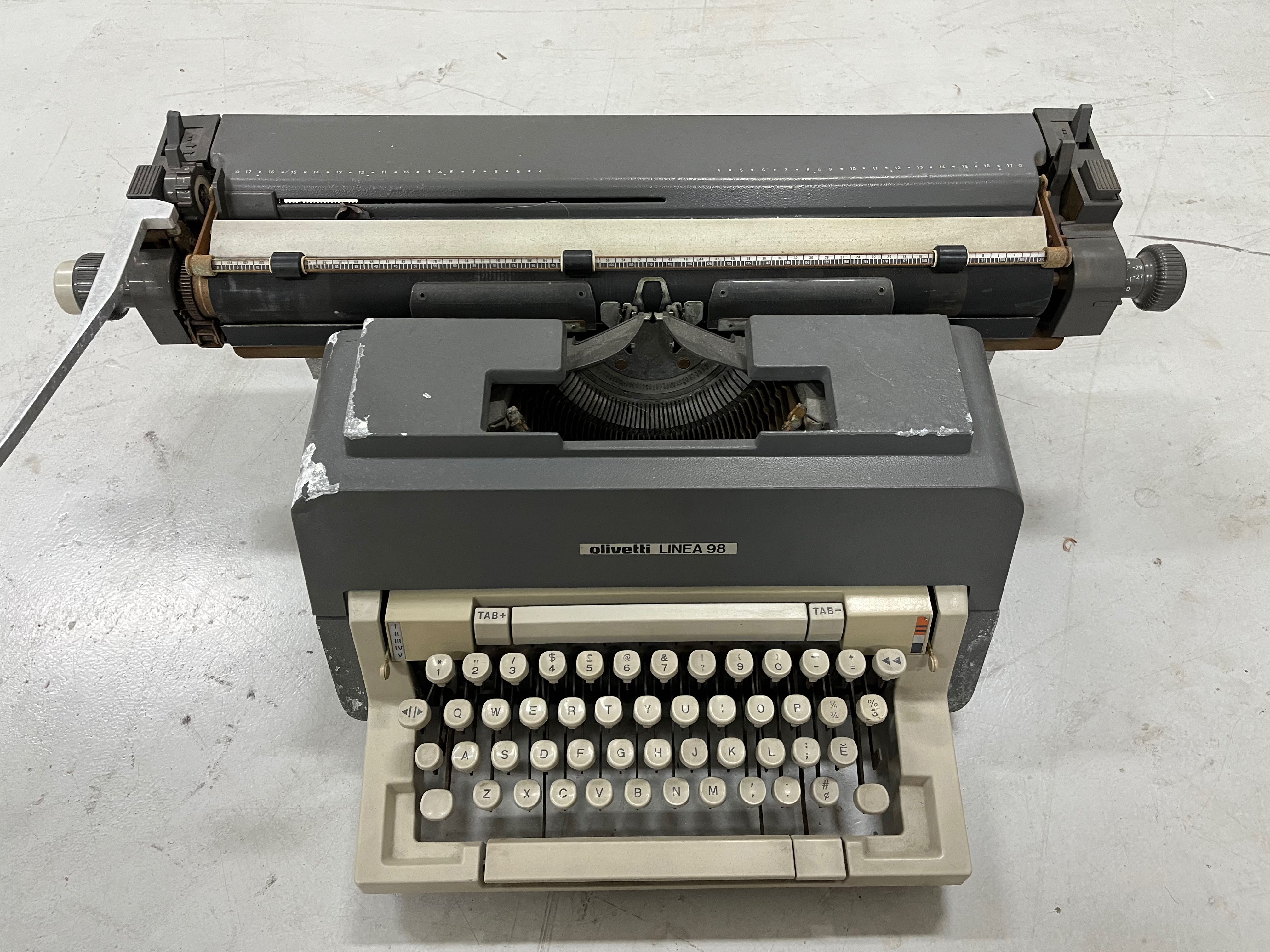 1970’s Olivetti Linea 98 Vintage Typewriter, Hobbies & Toys, Stationery ...
