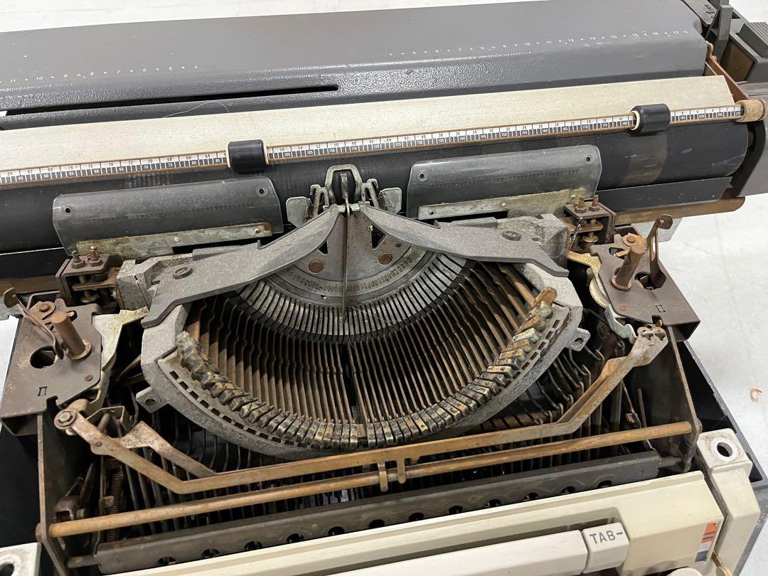 1970’s Olivetti Linea 98 Vintage Typewriter, Hobbies & Toys, Stationery ...