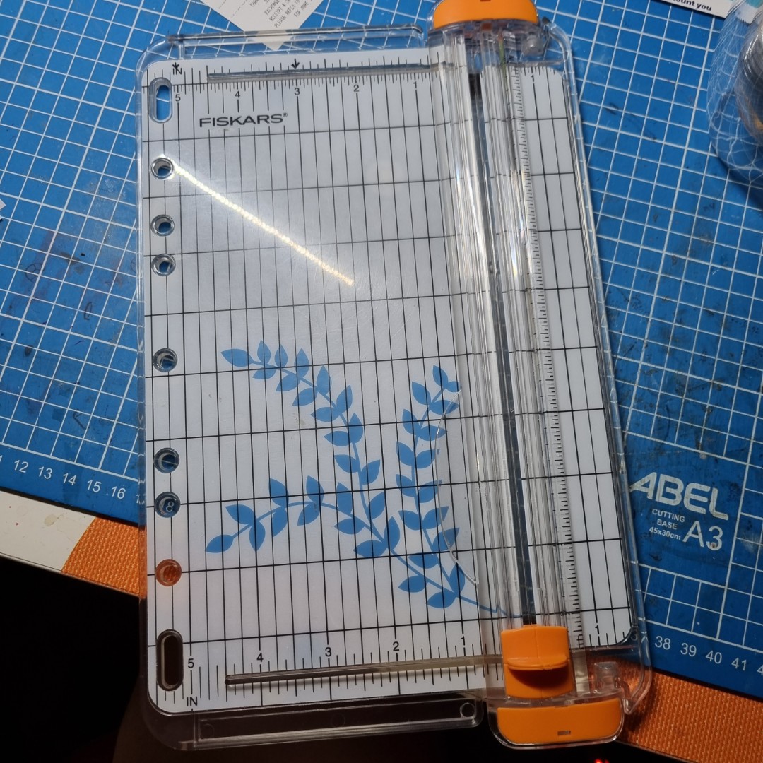 FISKARS CUTTING BOARD, Hobbies & Toys, Stationery & Craft, Craft ...