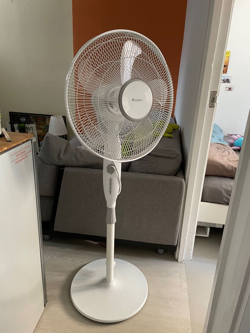 Gree 16’ Standing Fan, 傢俬＆家居, 燈飾及風扇, 風扇 - Carousell