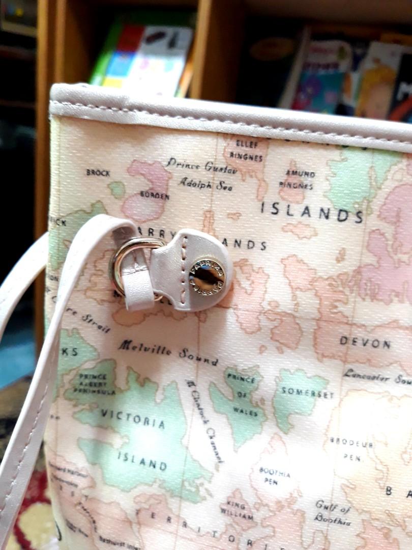 Paprika Map bag, Women's Fashion, Bags & Wallets, Tote Bags on Carousell
