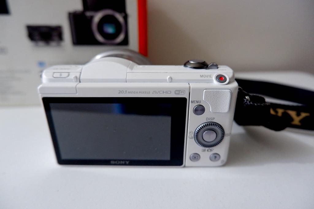 Sony Alpha a5000 White Mirrorless Digital Camera Vlogging Photography ...