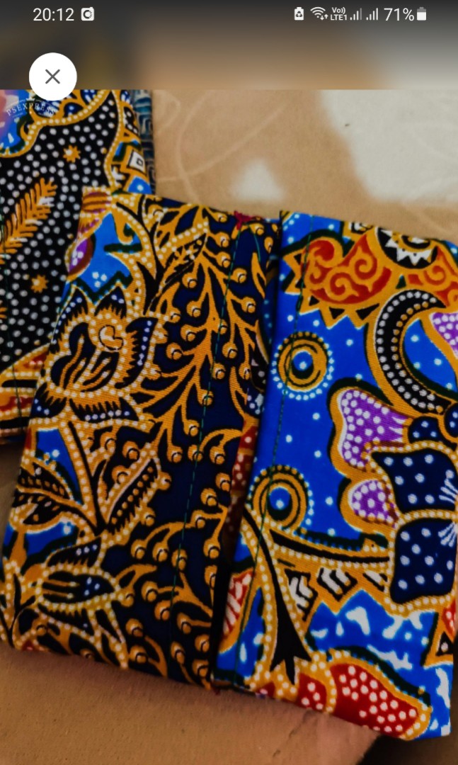 Chope! Batik Tissue Holder Made from imported Batik many assorted patterns Made in Singapore ...