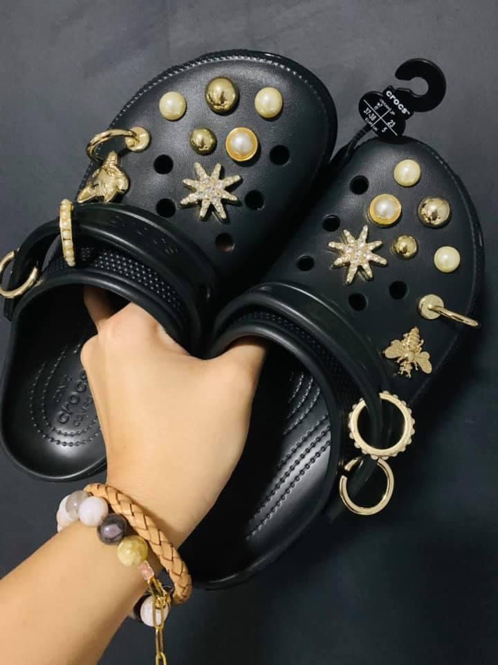 CROCS YANG MI, Women's Fashion, Footwear, Slippers and slides on Carousell