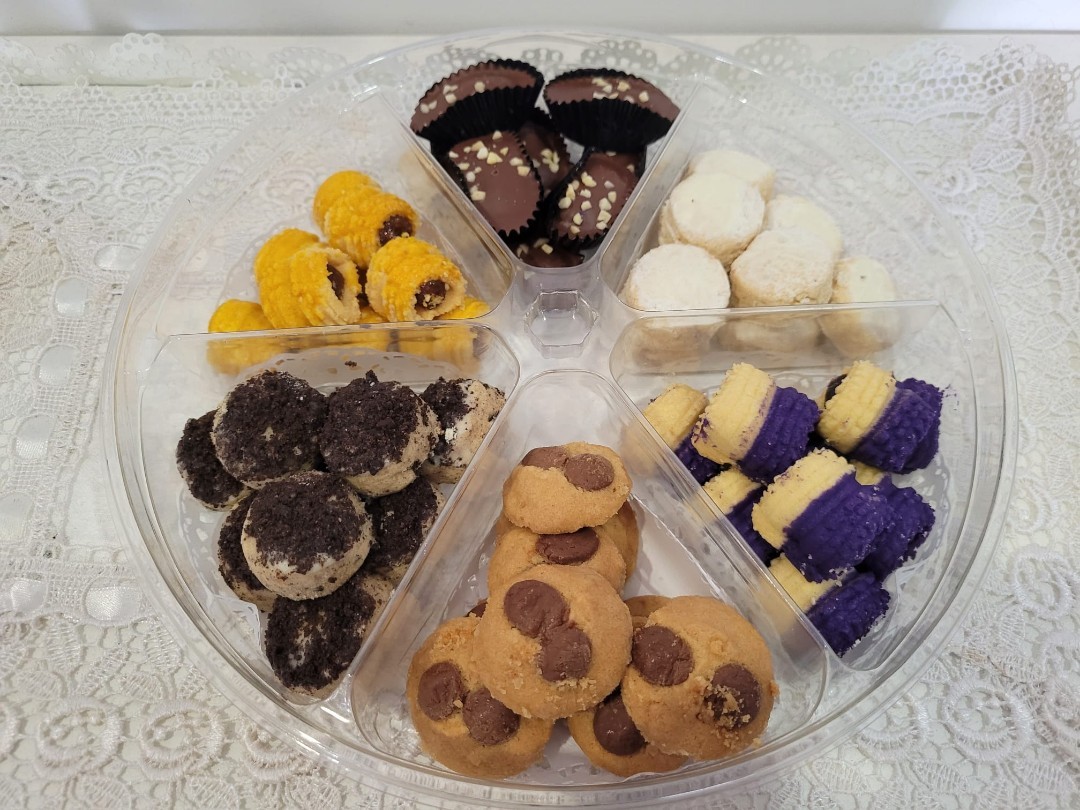 Kuih raya platter, Food & Drinks, Homemade Bakes on Carousell