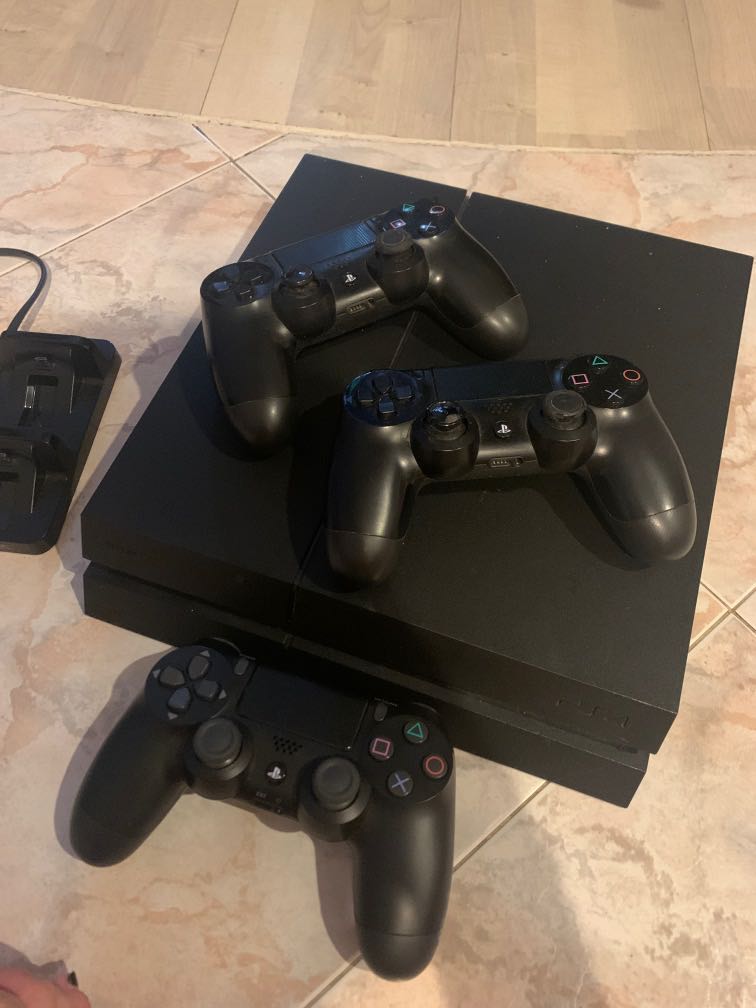 PS4 (first gen) console + controllers 256GB, Video Gaming, Video Game ...