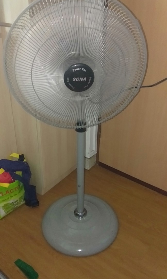 Sona 18" Oscillator metal fan blade, TV & Home Appliances, Air ...