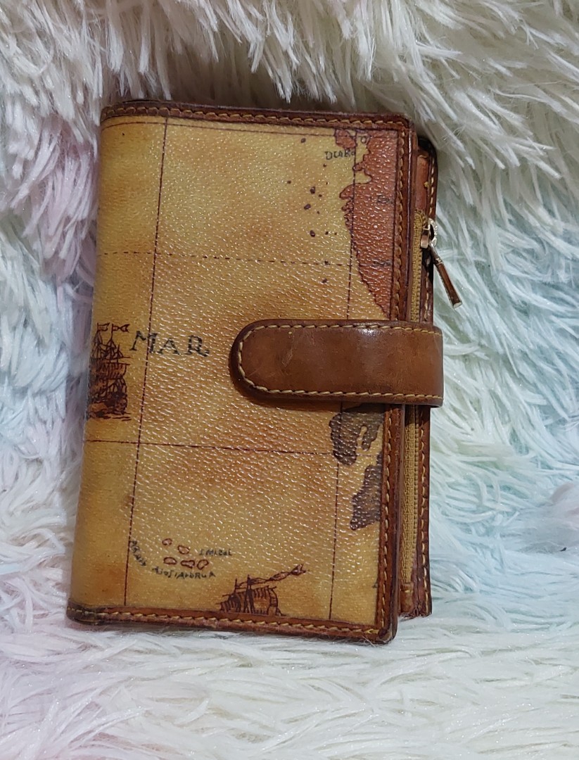 Subdeal map wallet, Women's Fashion, Bags & Wallets, Wallets & Card ...