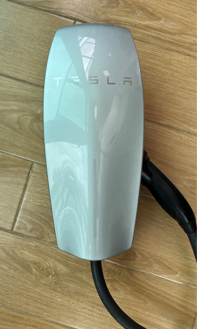Tesla Wall Connector Gen 2, 汽車配件, 其他 - Carousell