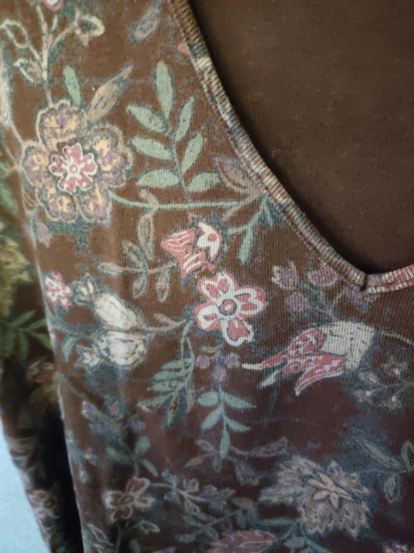 V-cut White Stag top, Women's Fashion, Tops, Blouses on Carousell