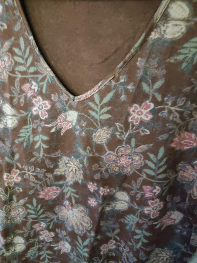 V-cut White Stag top, Women's Fashion, Tops, Blouses on Carousell