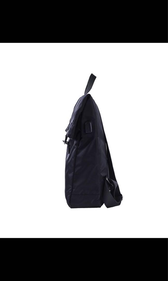 [全新 現貨]Moonsus 13吋文青中性後背包, 她的時尚, 包包、錢包, 皮夾、卡片套在旋轉拍賣