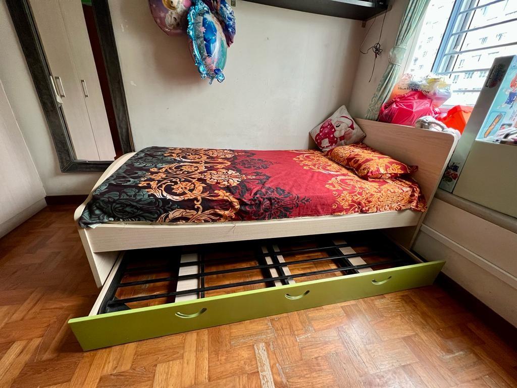 Bed pull out roller., Furniture & Home Living, Bedding & Towels on ...