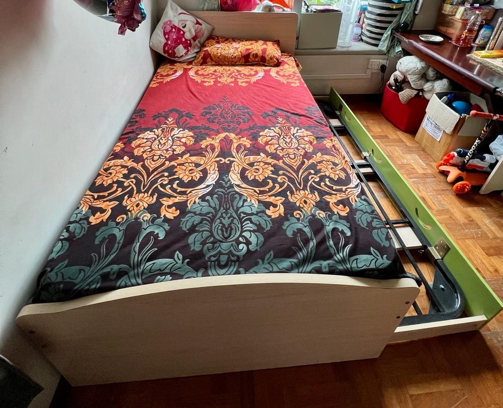 Bed pull out roller., Furniture & Home Living, Bedding & Towels on ...