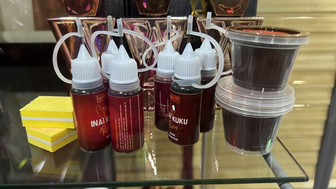Inai kuku ruby, Beauty & Personal Care, Hands & Nails on Carousell