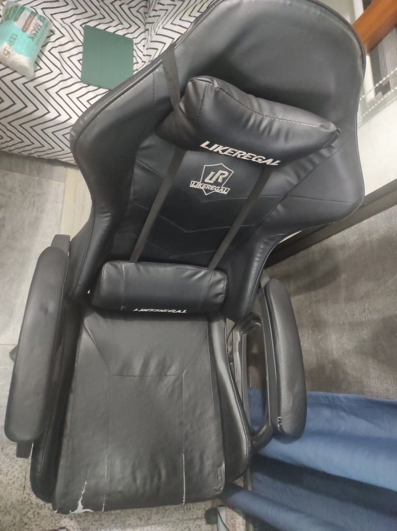 Like Regal Gaming Chair with Foot Rest, Furniture & Home Living ...