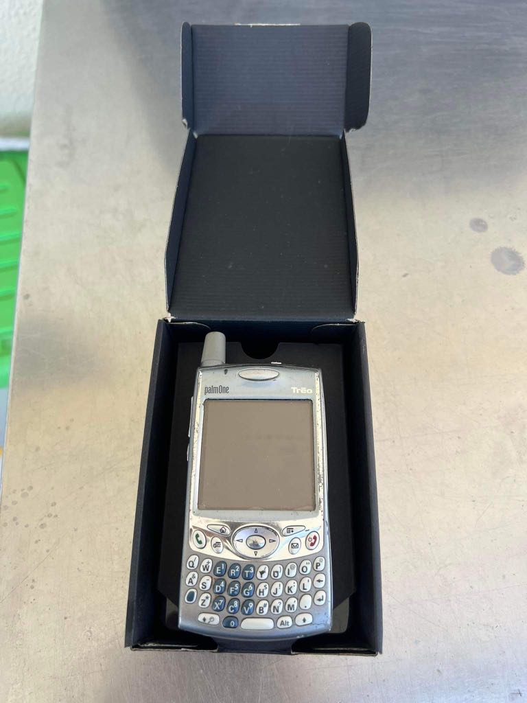 PalmOne Trēo 650, Mobile Phones & Gadgets, Mobile Phones, Early ...