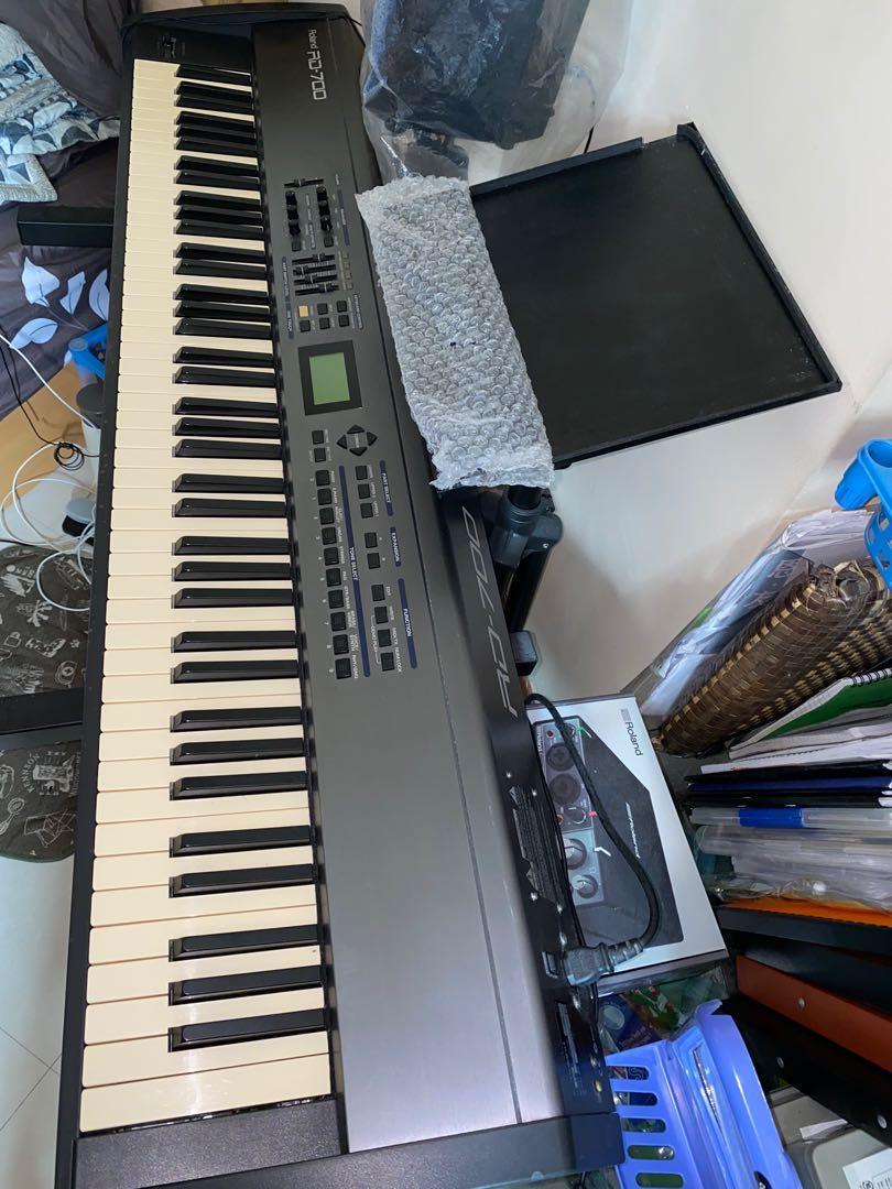Roland RD 700 Keyboard, Hobbies & Toys, Music & Media, Musical ...