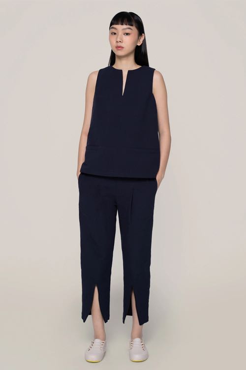 Sabrina Goh Leona Top in S, Women's Fashion, Tops, Sleeveless on Carousell