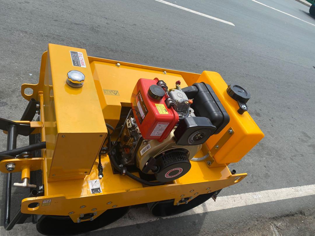 WALK BEHIND VIBRATORY ROLLER (MINI PISON), Commercial & Industrial ...