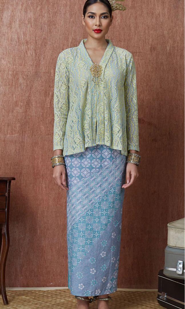 Lily Petuna kebaya, Women's Fashion, Muslimah Fashion, Baju Kurung ...