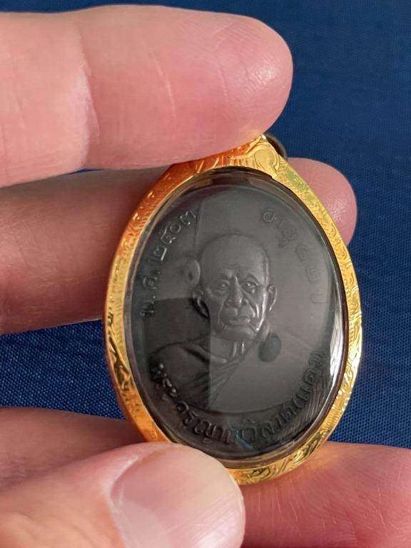 Lp Daeng Wat Kao Ban Dai It Rian Thong Daeng BE 2516 with gold casing ...