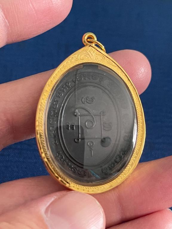 Lp Daeng Wat Kao Ban Dai It Rian Thong Daeng BE 2516 with gold casing ...