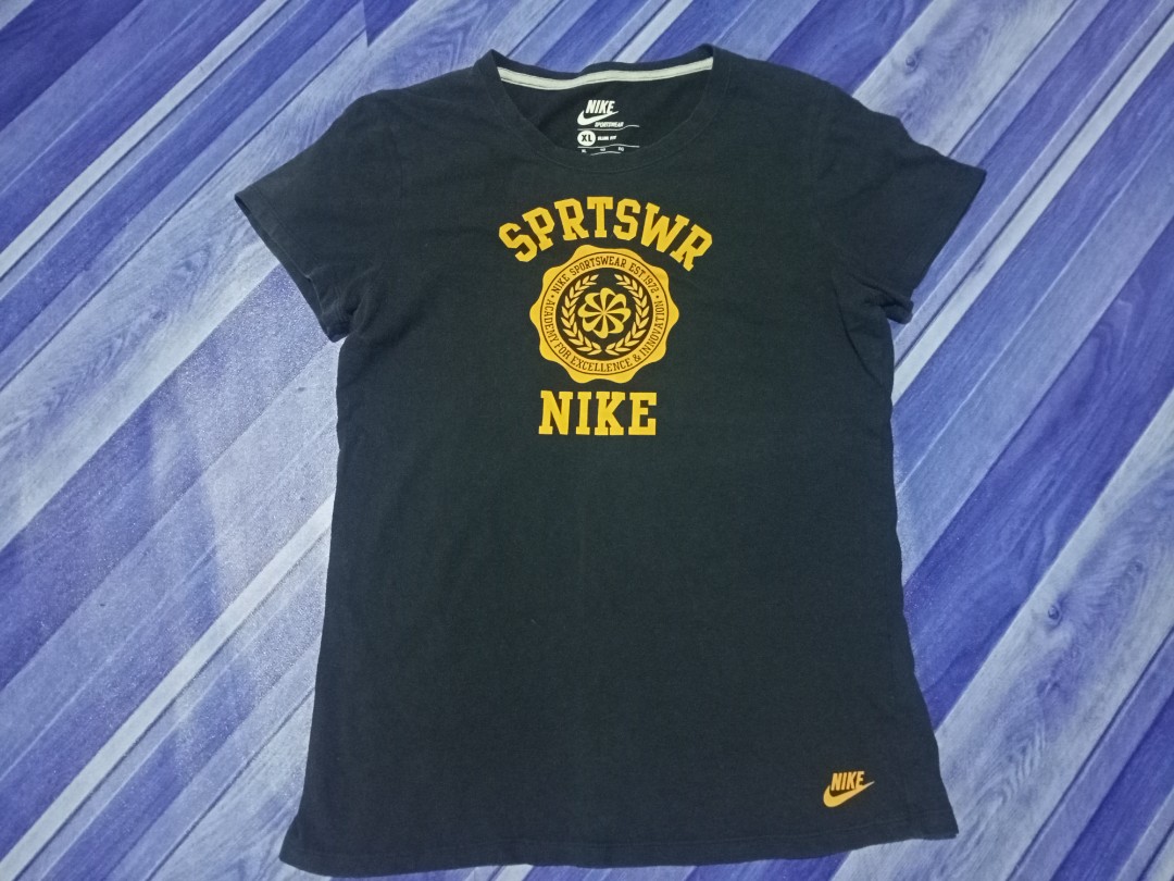 nike pinwheel, Women's Fashion, Tops, Longsleeves on Carousell