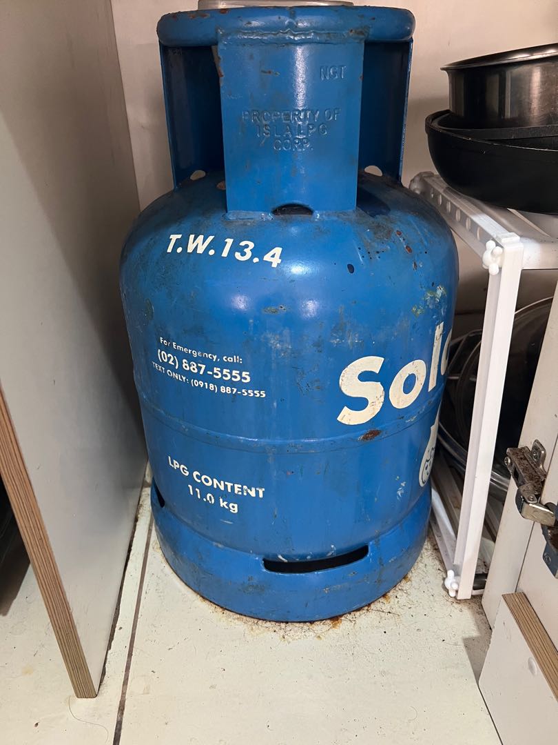 Solane gas tank with regulator, Furniture & Home Living, Kitchenware ...