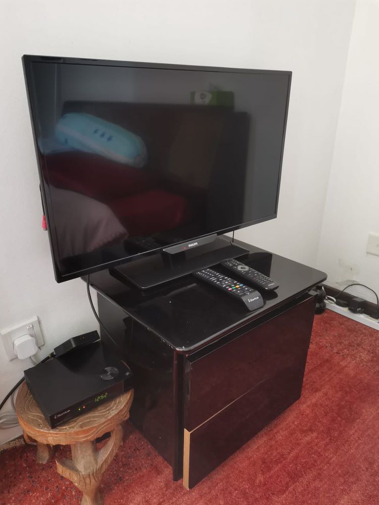 Tivi, Furniture & Home Living, Furniture, TV Consoles on Carousell