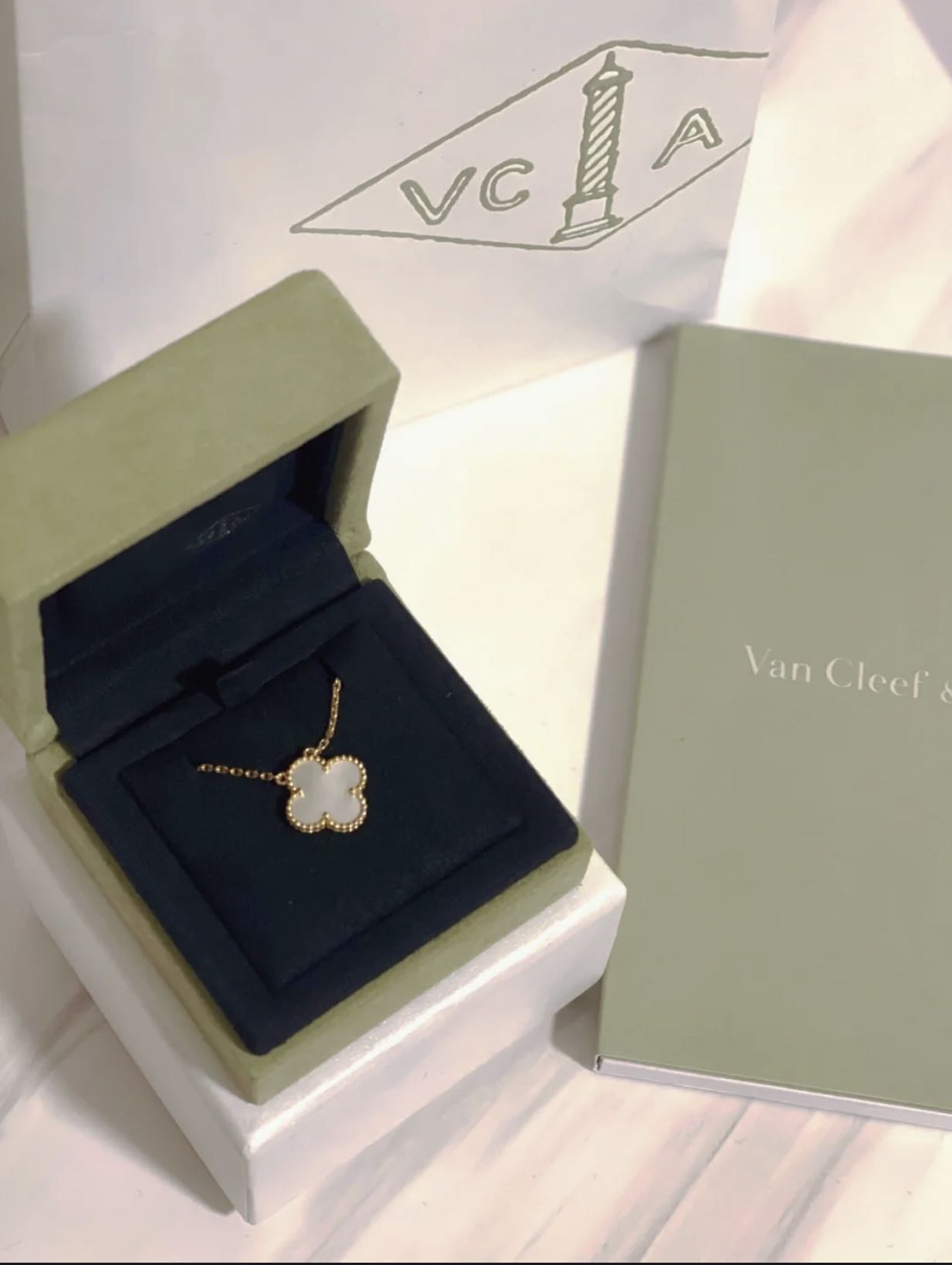VCA Vintage Alhambra Pendant, Women's Fashion, Jewelry & Organisers ...